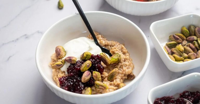 How Long Do You Cook Oatmeal in the Microwave: A Quick Guide ...